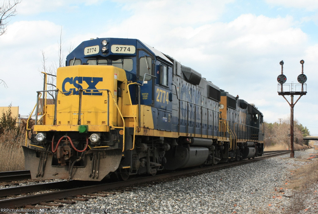 CSX 2774 and train D777
